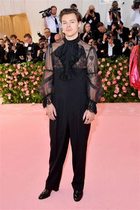 Harry Styles Wears Gucci Sheer Blouse At The Met Gala 2019 Teen Vogue