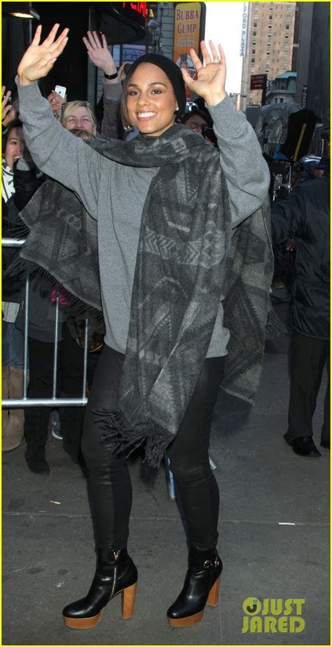 Alicia Keys Lights The Empire State Building Photo 2764497 Alicia