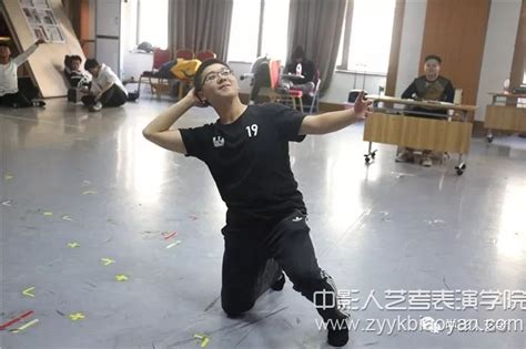 形体考试中有哪些需要注意的事情？表演培训机构告诉你 中影人艺考表演学院【官网】