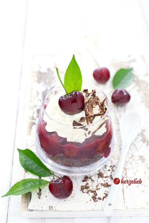Schwarzwälder Kirschtörtchen im Glas Dessert Rezept