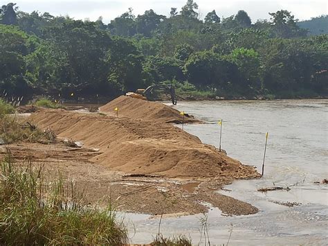 တာလေမြို့အဝင် နတ်စင်အနီးရှိ နမ့်လင်းချောင်း အား မူလချောင်းရေစီးလမ်းက