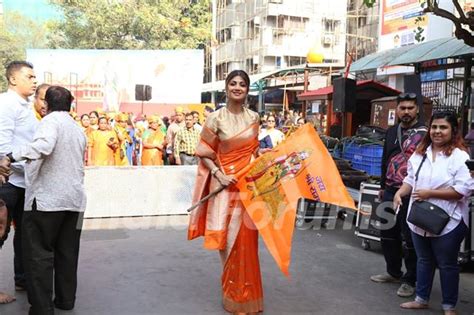 Shilpa Shetty Seek Blessing At Siddhivinayak Temple Photo
