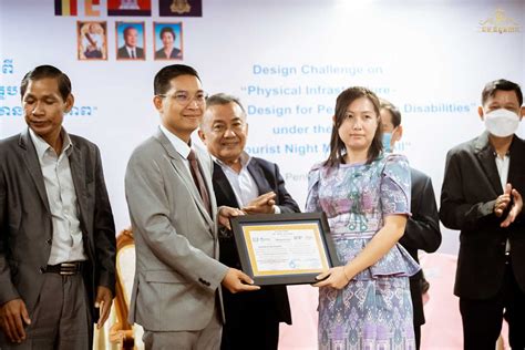 លោក ឯម ច័ន្ទមករា