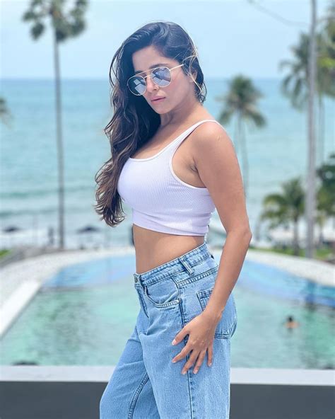 छट स रवलग टप पहनकर कट शरम न फलनट कय Sexy करवस अदए दखकर उड गए फस क हश