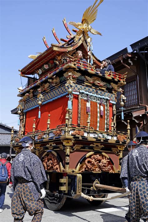 春の訪れ告げる「高山祭」開幕 豪華絢爛な屋台、12台が一堂に