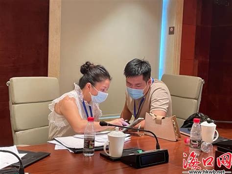 【滚动直播 海口五千服务专员温暖滞留旅客记】服务专员持续坚守 为滞留旅客提供贴心服务海口网