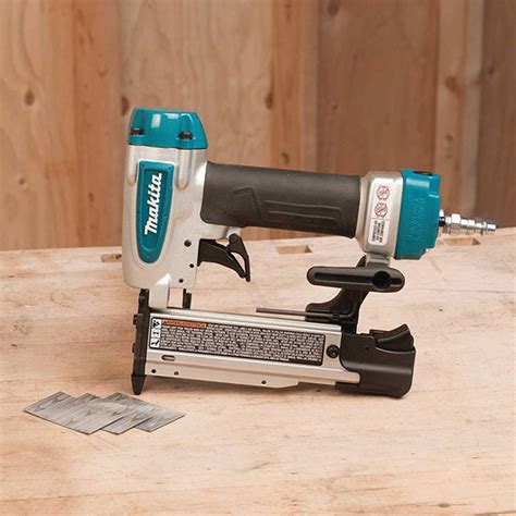 Mách thợ mộc súng bắn đinh gỗ dùng hơi Makita lần phút