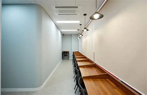 화이트and우드톤 단정한 25평 영어 학원 인테리어 군포 도마교동