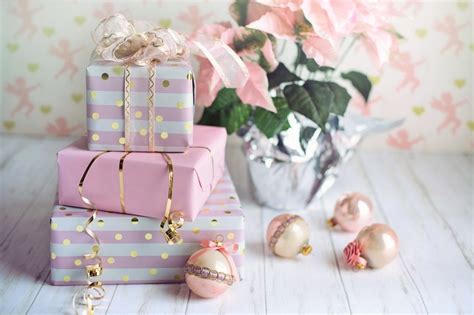 Семейни подаръци за Коледа интересни идеи и полезни съвети Montecito Hotel Restaurant