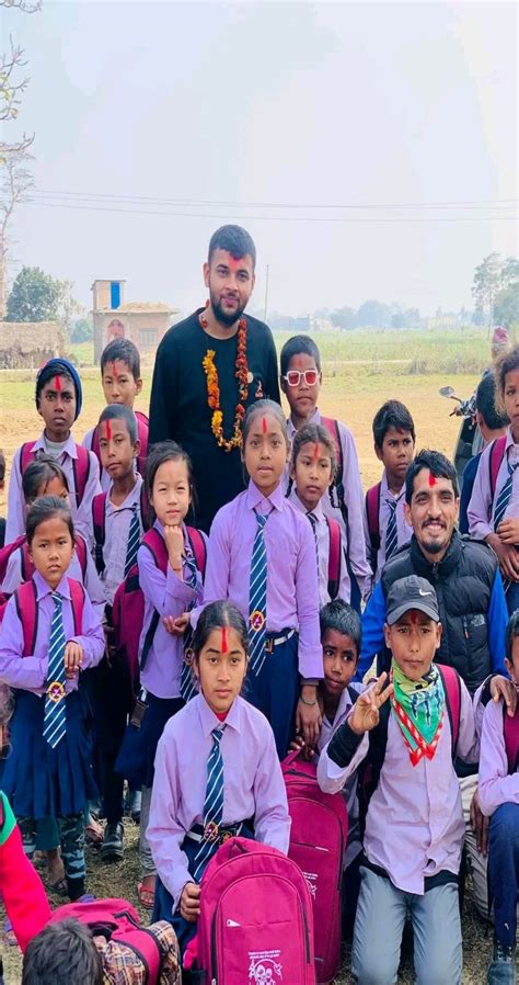 पहिलो पाइलाले दियो विद्याथीलाई शैक्षिक सामाग्री