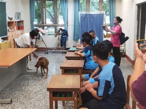 浪浪成為校犬「小米」受師生喜愛 埔里國中獲校園犬績優學校 寵物交流區 公仔箱論壇 Powered By Discuz