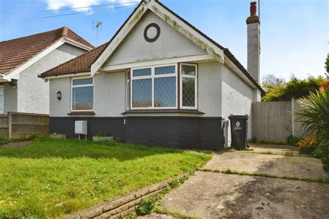 Holland On Sea Clacton On Sea Co15 2 Bed Detached Bungalow £1275