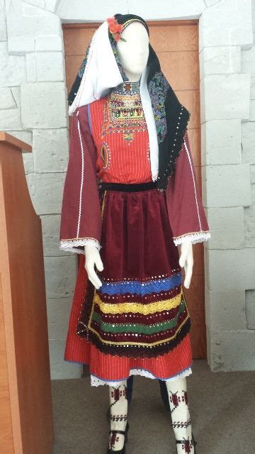 Γυναικεία Ενδυμασία Ενδυματολογικής Ομάδας Μεταξάδων Σαρακοστιανή