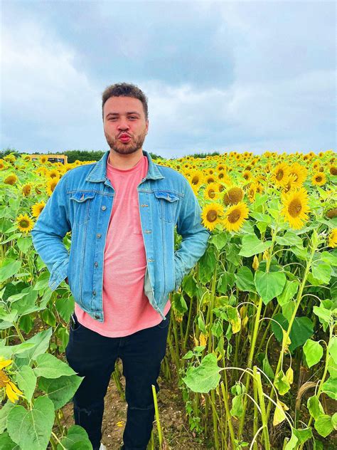 Feeling Cute 🌻 Scrolller