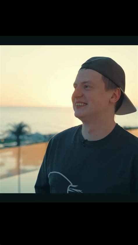 Огромный шмель меллстрой Youtube