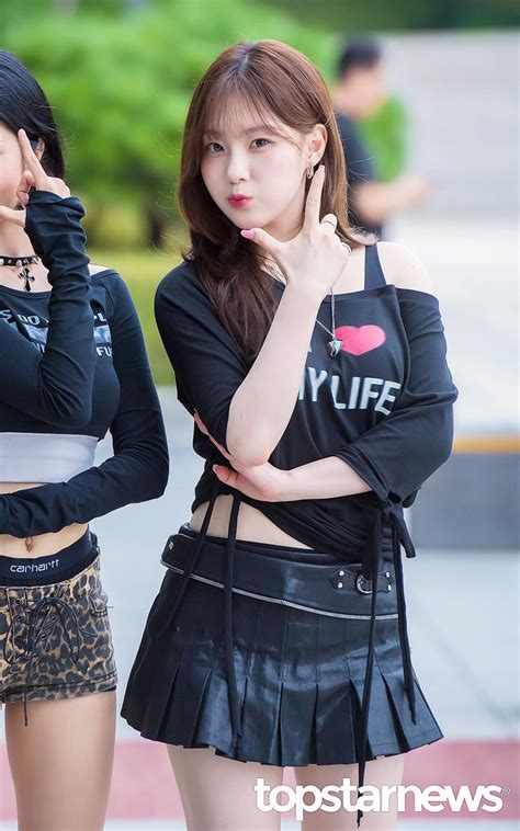 케플러 김채현 ‘앙큼한 블랙 채로미 웬디의 영스트리트 출근길 [hd포토]