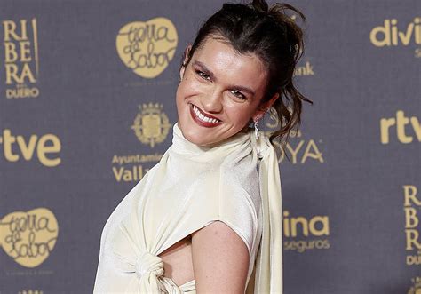 El Extravagante Vestido De Nudos De La Cantante Amaia En Los Premios Goya