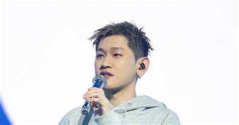 크러쉬 연말 콘서트 대성공열심히 건강히 좋은 음악으로 인사드릴 것