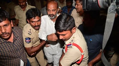 Telangana Bjp Chief Bandi Sanjay Joins Farmers Protest Arrested