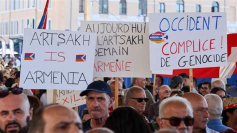 Макрон як Буратіно Як Азербайджан мститься Франції за намір надати