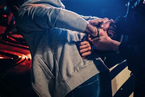 Полиция арестовала 2 подозреваемых в ограблении склада пожертвований для солдат