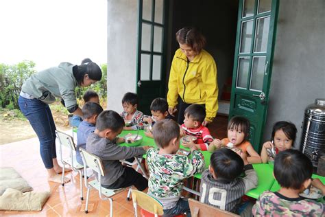 20 Hình Ảnh Cô Giáo Và Học Sinh Đẹp Trìu Mến Thân Thương