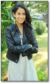 Melanie Photo Gallery Telugu Cinema Actress