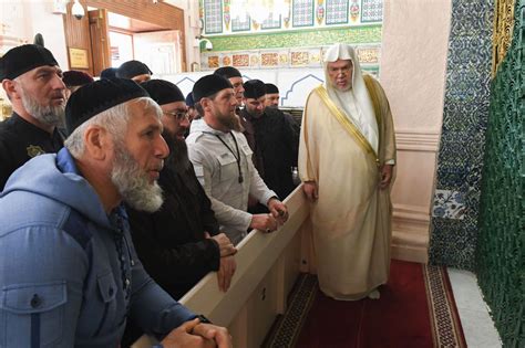 عام الرئيس الشيشاني يزور المسجد النبوي