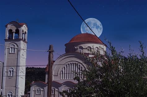 48 αξιολογήσεις για Άγιος Βασίλειος Εκκλησία στην Βραχναίικα Δυτική