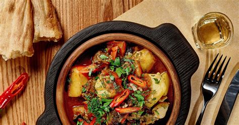 Аромат Грузии готовим мясо в горшочках чанахи Woman