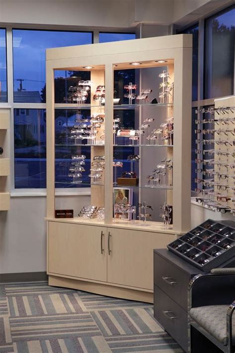 4 Types Of Eyewear Displays