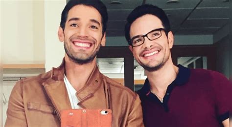 La novela de Televisa Papá a toda madre emite el primer beso gay en