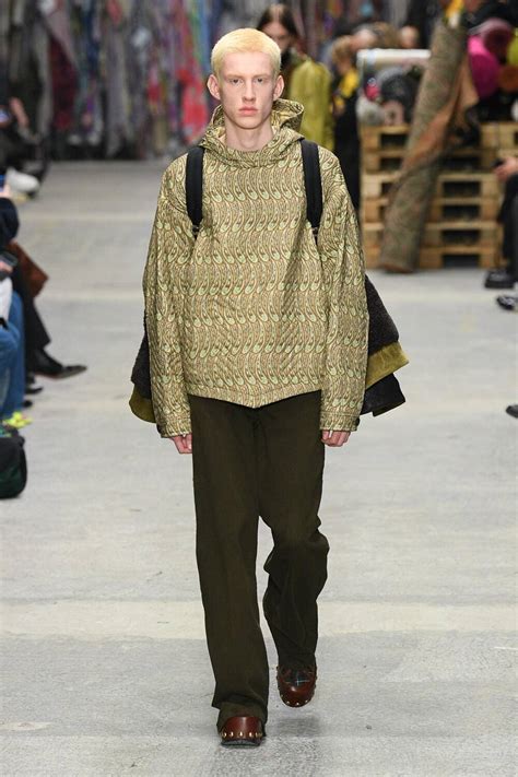 최근 디자이너 교체된 에트로가 공개한 첫 남성복 신상 인스티즈instiz 이슈 카테고리