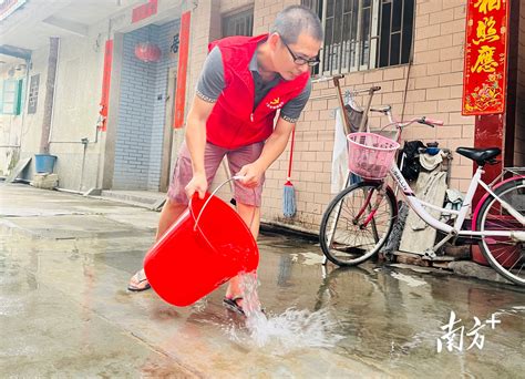 文明行动 五桶水”，冲洗干净周边路活动揭阳市人人