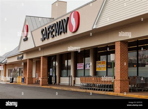 Safeway Supermarket High Resolution Stock Photography And Images Alamy