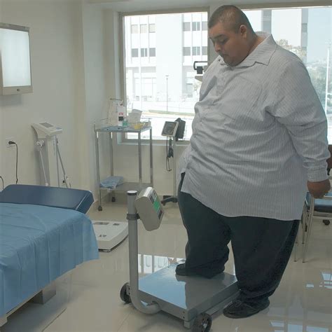Duerme Con La Radio Encendida Para Enterarse Si Murió Un Famoso Y
