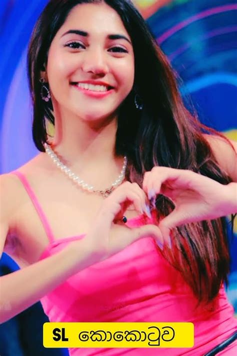 මේ දවස් වල ජනප්‍රිය හින්දි නිලිය Shorts Youtube