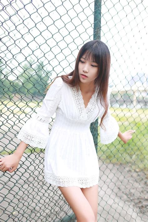 清麗脫俗美女皮膚白皙修長美腿 每日頭條