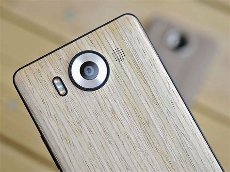 Hands on with the new Black Walnut and Light Oak shells from Mozo for ...