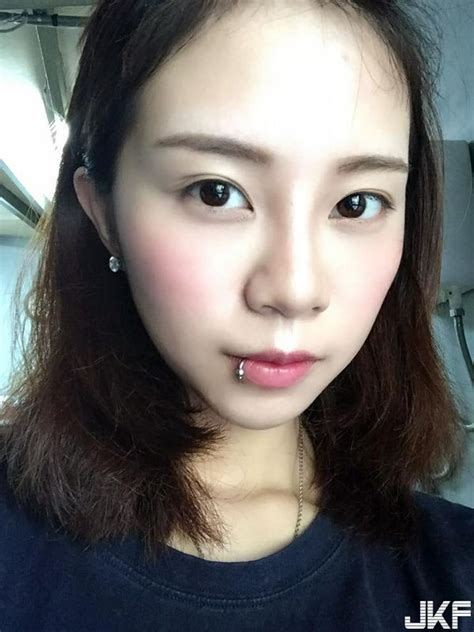 林苡晴超性格酷妹个性美搭配美丽刺青 啪凸啪凸
