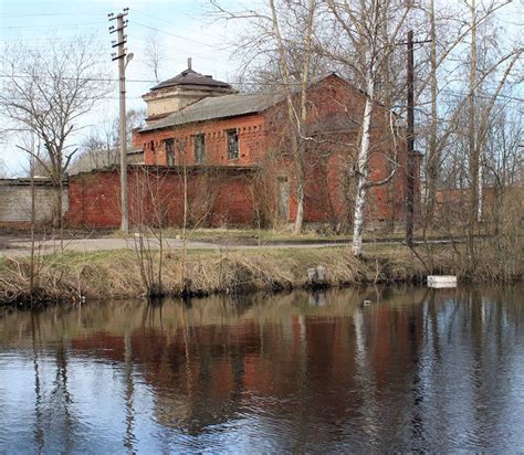 Новая Ладога Волховский район Церковь Александра Невского фотография общий вид в ландшафте