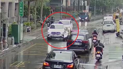 三重賓士撞機車去推撞警車 女駕駛肇逃落網辯「無感」 Enn台灣電報
