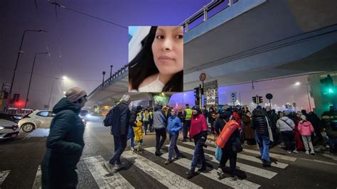 Donna Travolta E Uccisa Dal Tir In Centinaia Alla Manifestazione In