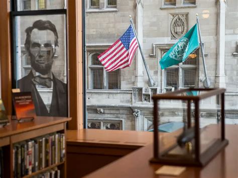 Pritzker Military Museum And Library Chicago Visitor Information