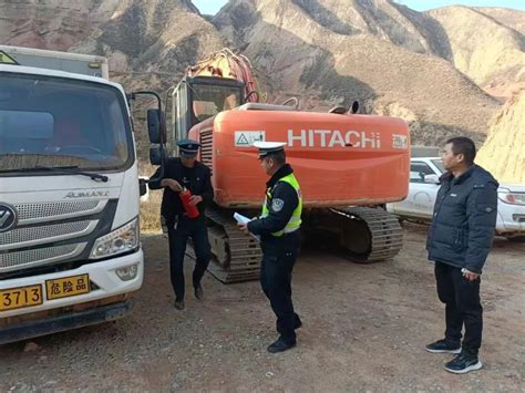 【平安春运 交警同行】乐都区公安局交警大队深入辖区“两客一危”企业开展春运前交通安全检查澎湃号·政务澎湃新闻 The Paper