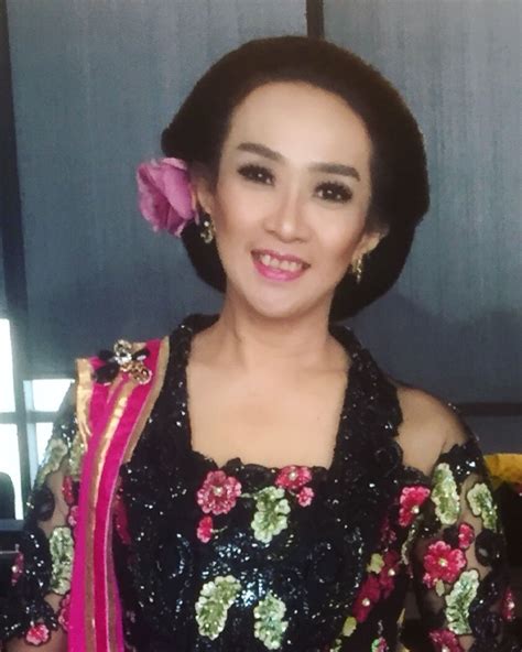 Anting Anting Utk Rambut Sangul Vanessa Thomson