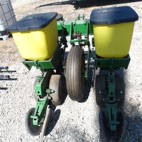 John Deere 2 Row 7100 No Till Planter Like New With Bean Corn Insert