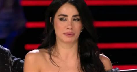 Lali Espósito debutó como jurada en un reality español y se quebró al