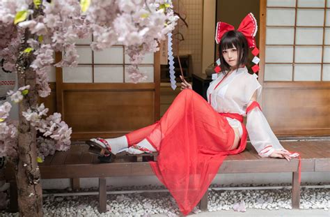 红白巫女透露乳 宽衣解带肉体驱邪 蜜汁猫裘巫女cos 和邪社