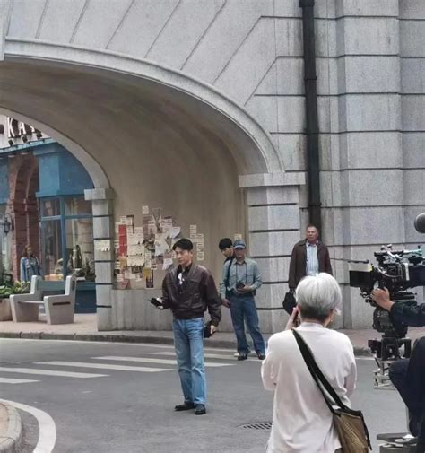 刘德华新片造型复古！拍中俄列车劫案，和张涵予18年后再演火车戏百科ta说